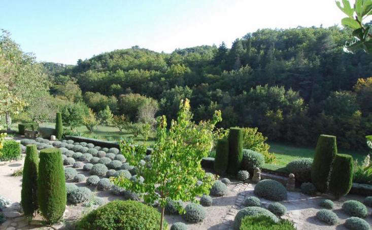 10 Garden Ideas to Steal from Provence - Gardenista
