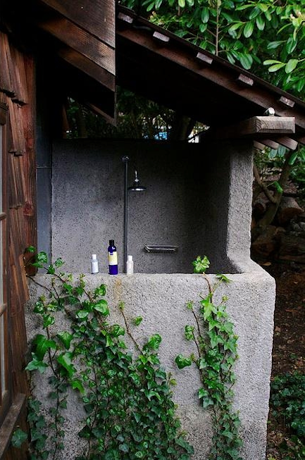 Outdoor Showers: 20 Ideas for Bathing en Plein Air - Gardenista
