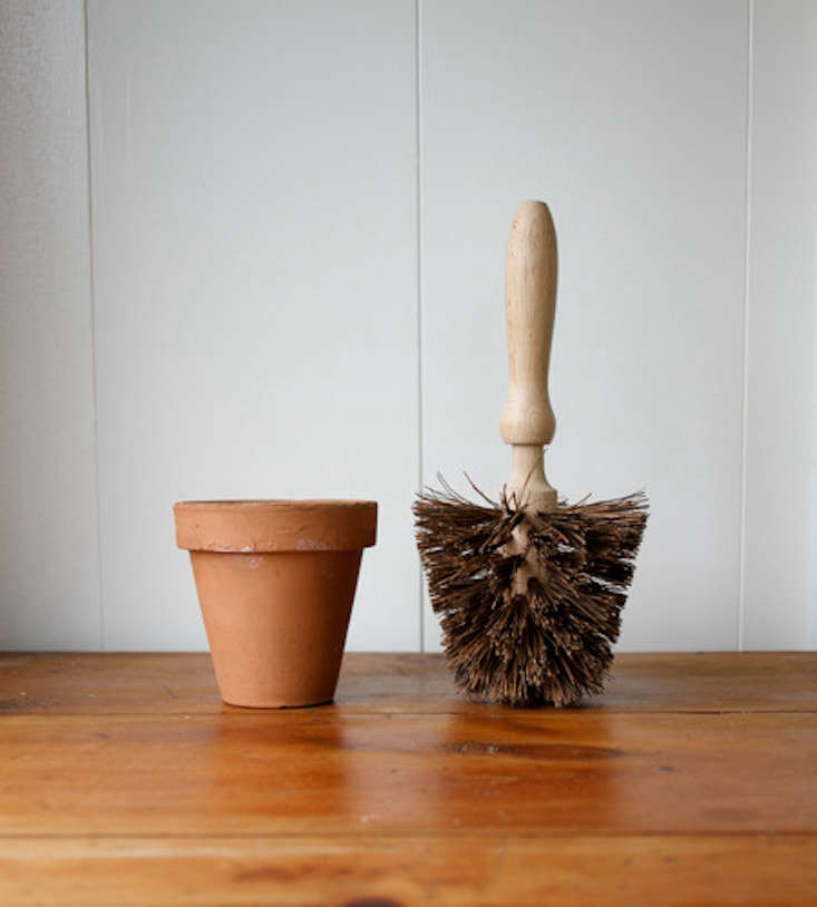 Traditional Flower Pot Brush