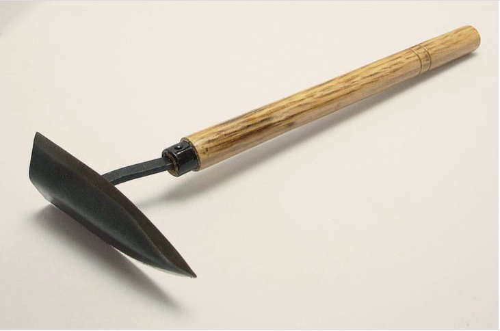 10 Easy Pieces: Garden Hoes - Gardenista