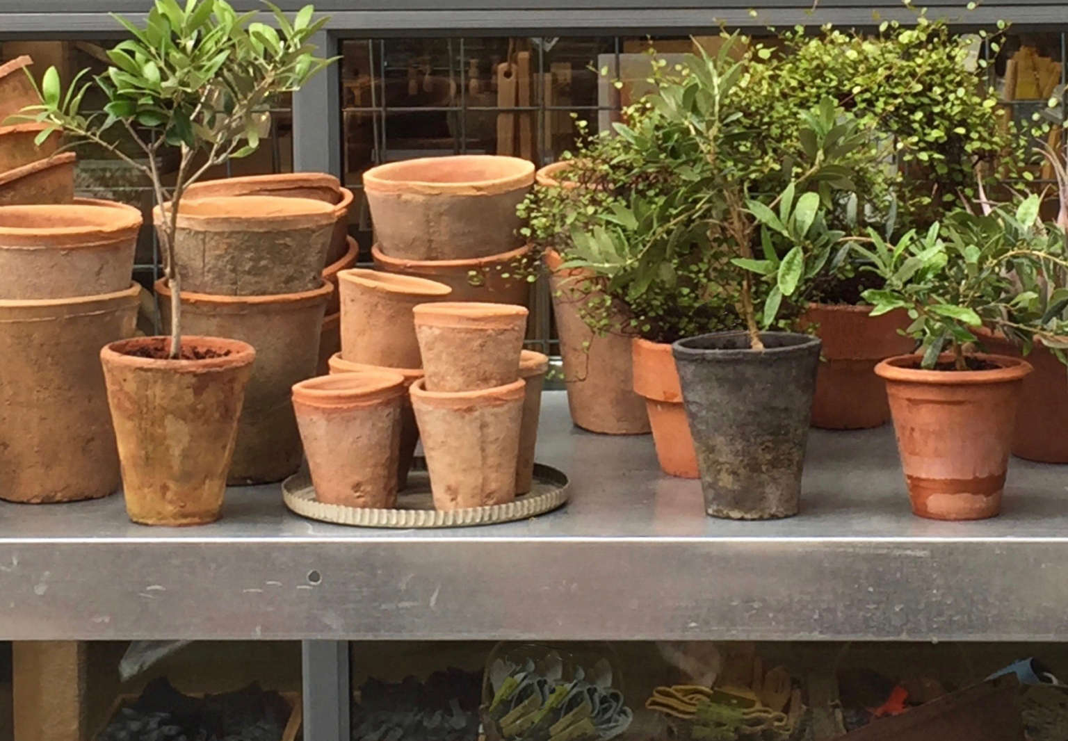 10 Easy Pieces: Industrial-Style Potting Benches - Gardenista