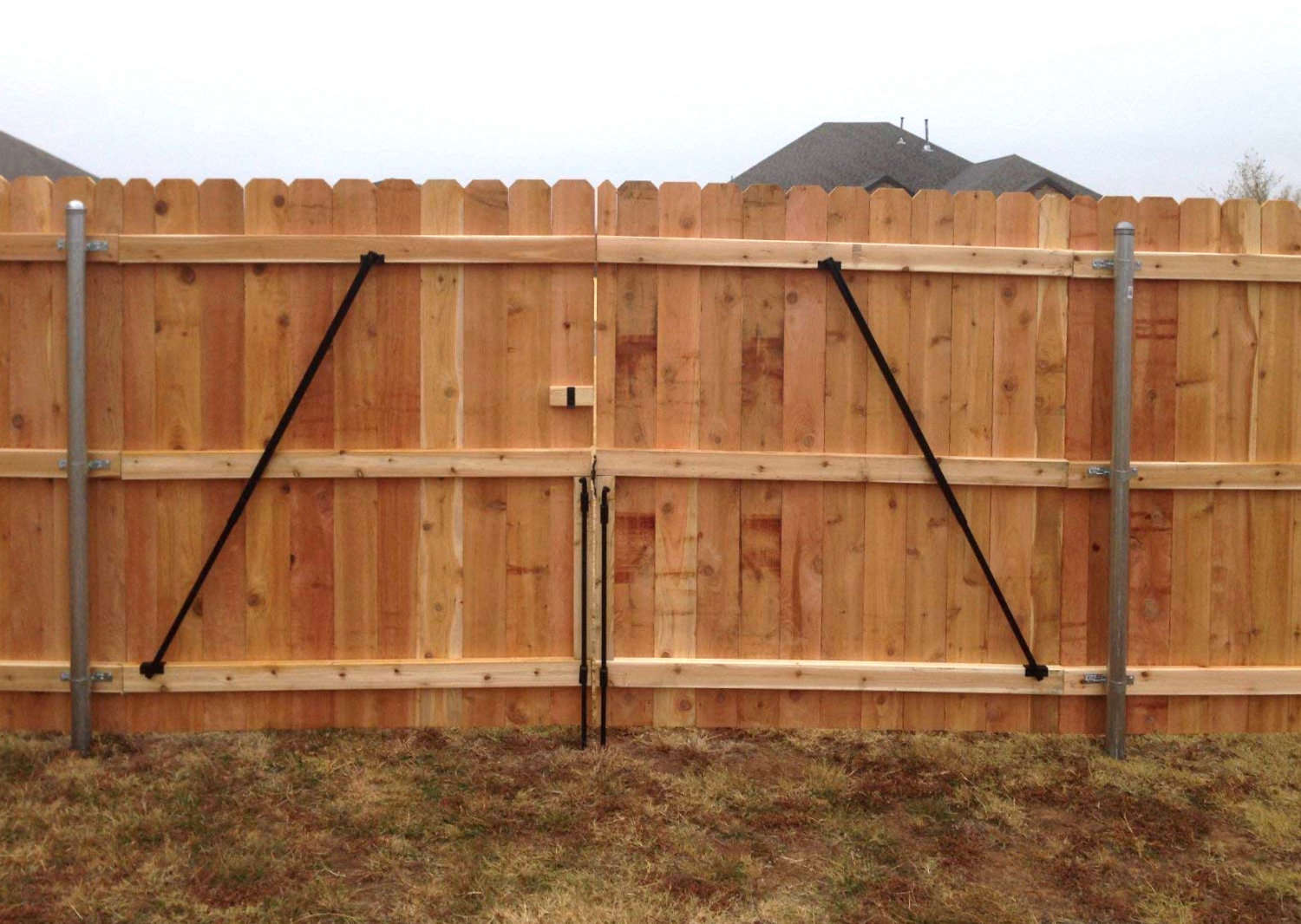 10 Easy Pieces: Gate Braces - Gardenista