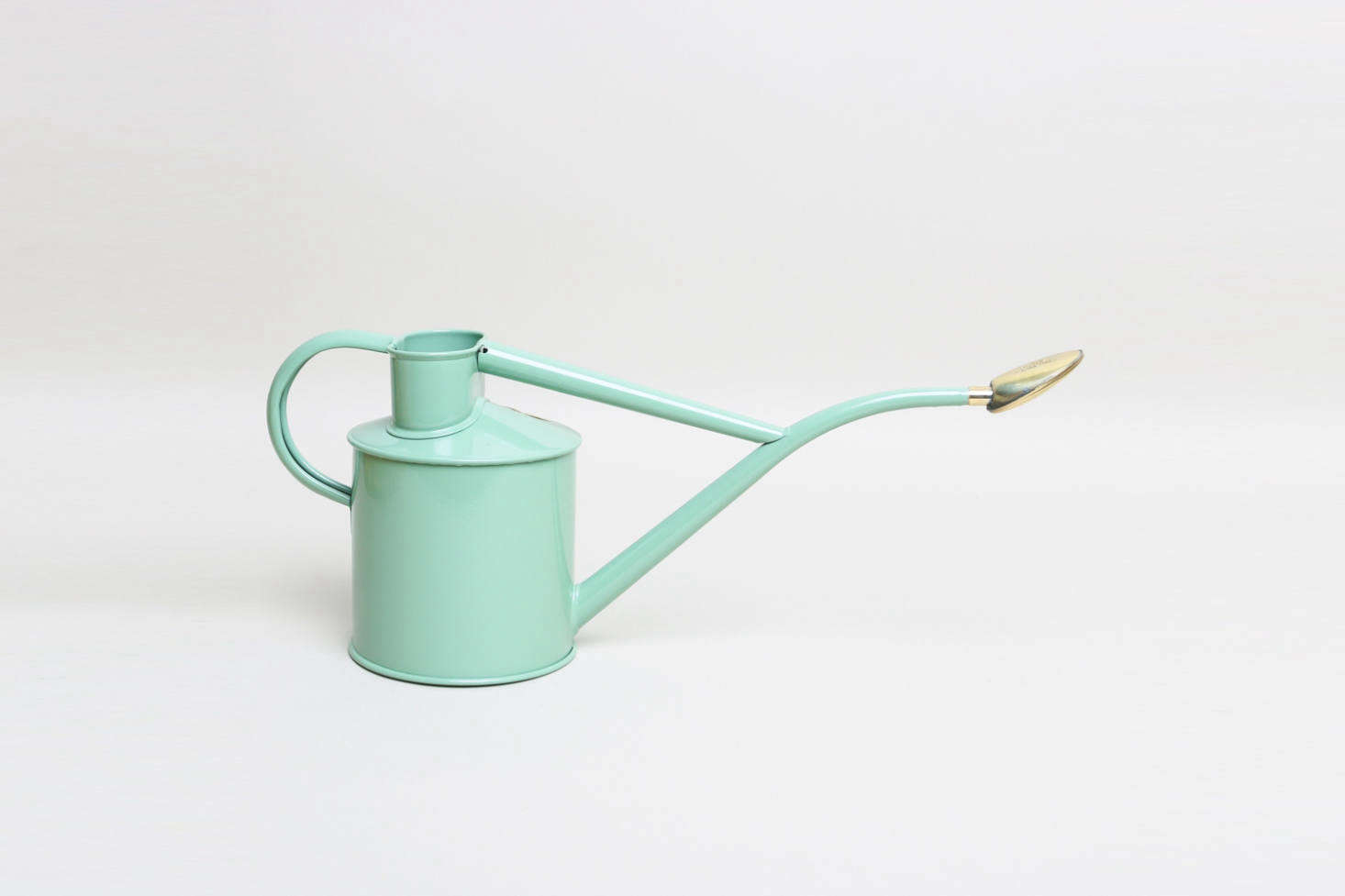 10 Easy Pieces: Color-Coated Watering Cans - Gardenista